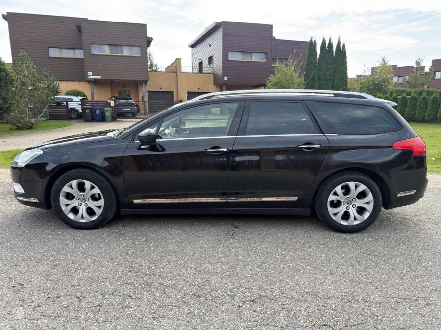 Melns Citroen C5 2010 Viļņa, ar dzinēja tilpumu 2.00 L un nobraukumu 362 tūkst. km par 2500 €, foto 4 vietnē AUTOMOTO.COM.LV
