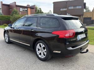 Melns Citroen C5 2010 Viļņa, ar dzinēja tilpumu 2.00 L un nobraukumu 362 tūkst. km par 2500 €, foto 5 vietnē AUTOMOTO.COM.LV