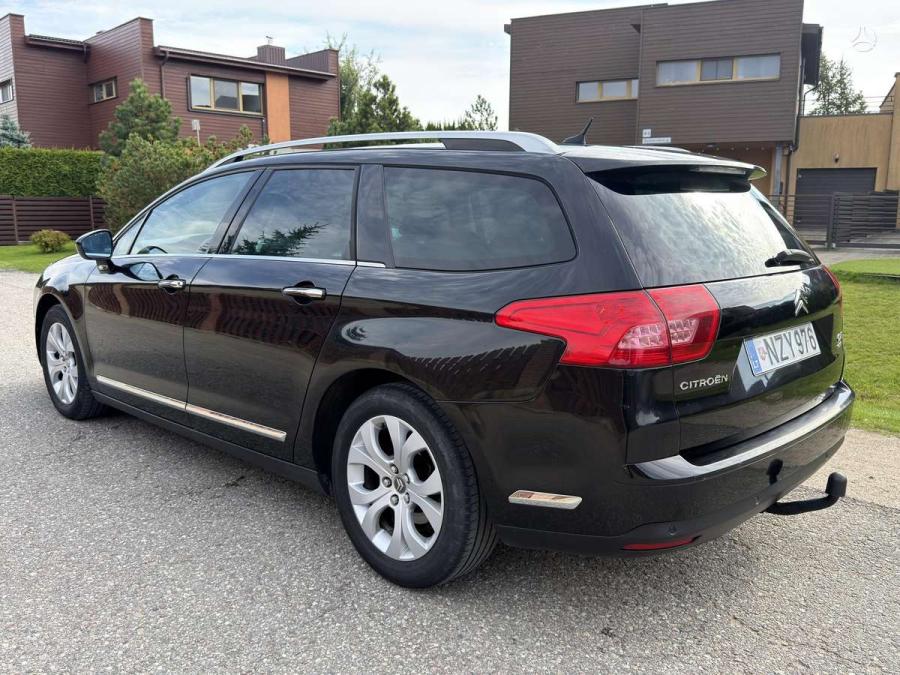Melns Citroen C5 2010 Viļņa, ar dzinēja tilpumu 2.00 L un nobraukumu 362 tūkst. km par 2500 €, foto 5 vietnē AUTOMOTO.COM.LV