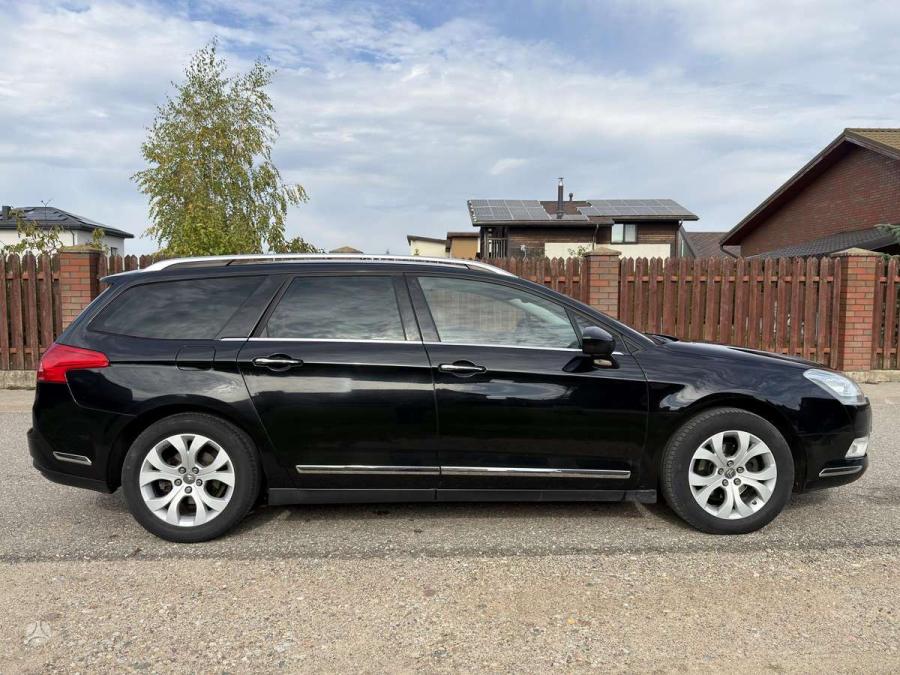 Melns Citroen C5 2010 Viļņa, ar dzinēja tilpumu 2.00 L un nobraukumu 362 tūkst. km par 2500 €, foto 12 vietnē AUTOMOTO.COM.LV