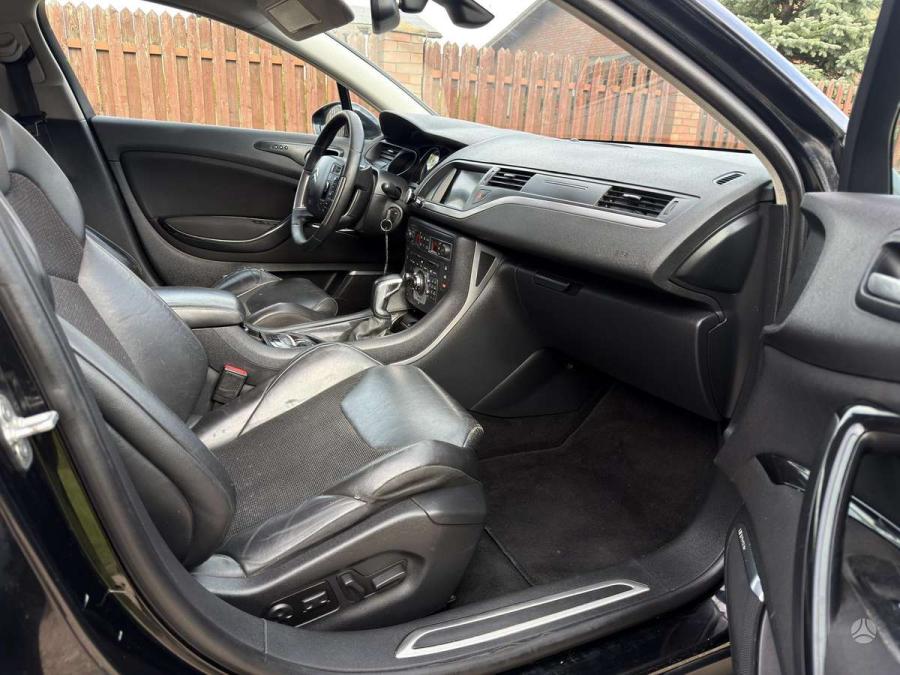 Melns Citroen C5 2010 Viļņa, ar dzinēja tilpumu 2.00 L un nobraukumu 362 tūkst. km par 2500 €, foto 14 vietnē AUTOMOTO.COM.LV
