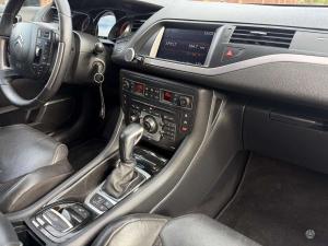 Melns Citroen C5 2010 Viļņa, ar dzinēja tilpumu 2.00 L un nobraukumu 362 tūkst. km par 2500 €, foto 16 vietnē AUTOMOTO.COM.LV