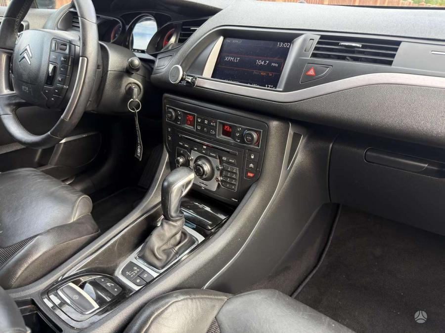 Melns Citroen C5 2010 Viļņa, ar dzinēja tilpumu 2.00 L un nobraukumu 362 tūkst. km par 2500 €, foto 16 vietnē AUTOMOTO.COM.LV
