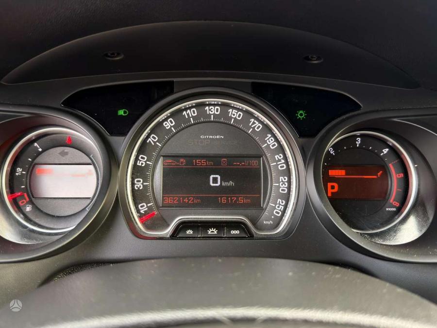 Melns Citroen C5 2010 Viļņa, ar dzinēja tilpumu 2.00 L un nobraukumu 362 tūkst. km par 2500 €, foto 18 vietnē AUTOMOTO.COM.LV