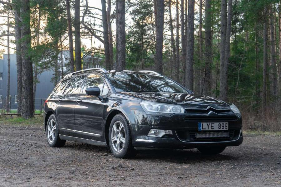 Black Citroen C5 2011 in Kaunas, with an engine capacity of 2.00 L and mileage of 302 thousand km for 3050 €, photo 1 on AUTOMOTO.COM.LV