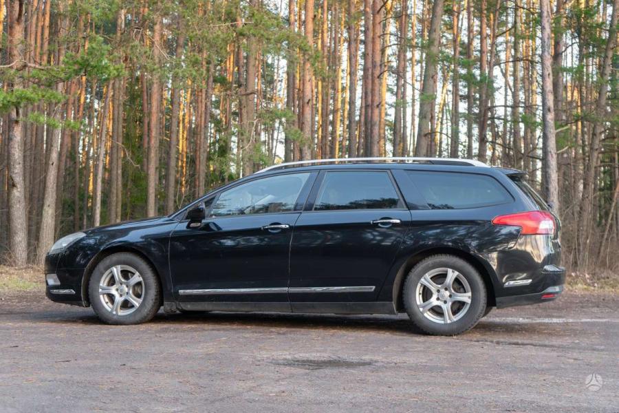 Black Citroen C5 2011 in Kaunas, with an engine capacity of 2.00 L and mileage of 302 thousand km for 3050 €, photo 3 on AUTOMOTO.COM.LV