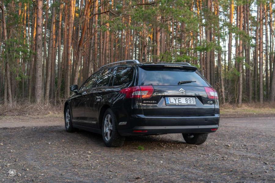 Black Citroen C5 2011 in Kaunas, with an engine capacity of 2.00 L and mileage of 302 thousand km for 3050 €, photo 4 on AUTOMOTO.COM.LV
