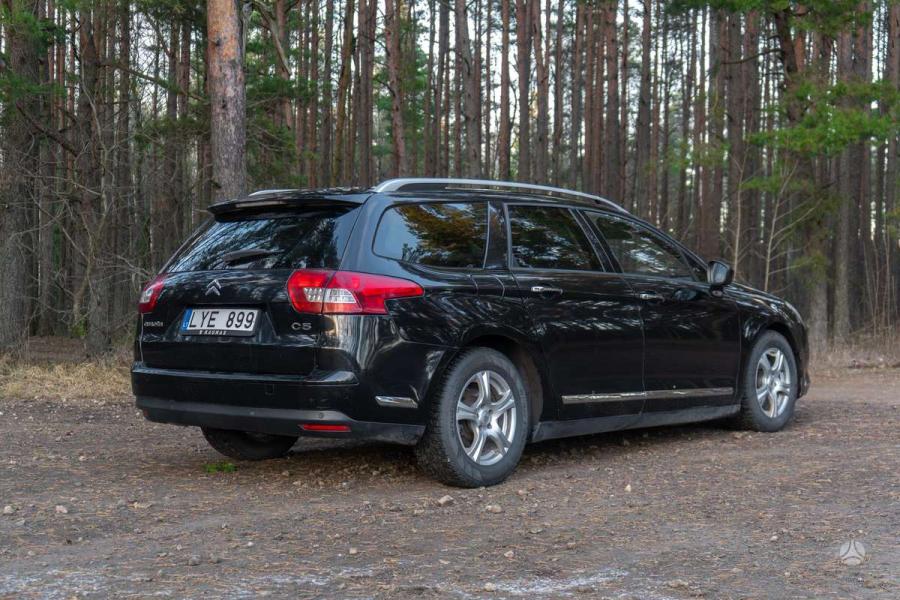 Black Citroen C5 2011 in Kaunas, with an engine capacity of 2.00 L and mileage of 302 thousand km for 3050 €, photo 6 on AUTOMOTO.COM.LV