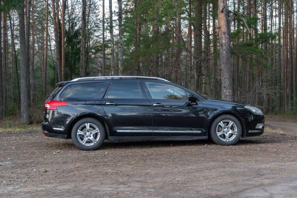 Black Citroen C5 2011 in Kaunas, with an engine capacity of 2.00 L and mileage of 302 thousand km for 3050 €, photo 7 on AUTOMOTO.COM.LV