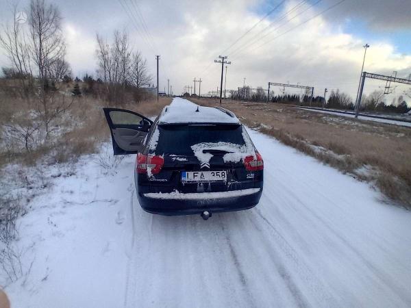 Black Citroen C5 2011 in Siauliai, with an engine capacity of 1.60 L and mileage of 264 thousand km for 2000 €, photo 3 on AUTOMOTO.COM.LV