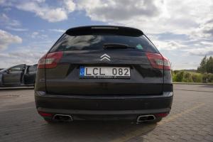 Black Citroen C5 2011 in Anyksciai, with an engine capacity of 3.00 L and mileage of 308 thousand km for 4150 €, photo 15 on AUTOMOTO.COM.LV