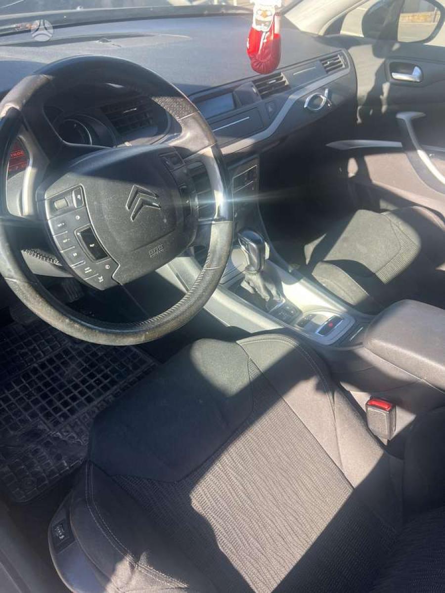 Black Citroen C5 2011 in Panevezys, with an engine capacity of 2.00 L and mileage of 341 thousand km for 1500 €, photo 4 on AUTOMOTO.COM.LV