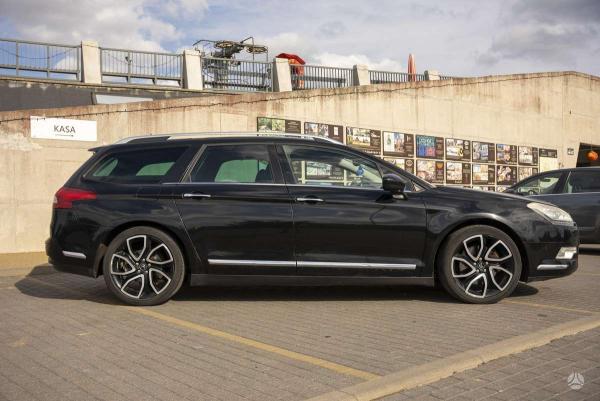 Melns Citroen C5 2011 Anykščiai, ar dzinēja tilpumu 2.99 L un nobraukumu 309 tūkst. km par 3500 €, foto 3 vietnē AUTOMOTO.COM.LV