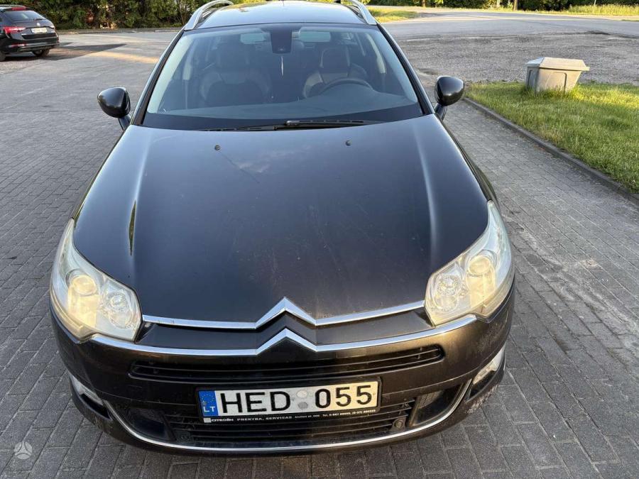 Melns Citroen C5 2011 Viļņa, ar dzinēja tilpumu 2.00 L un nobraukumu 254 tūkst. km par 3500 €, foto 1 vietnē AUTOMOTO.COM.LV