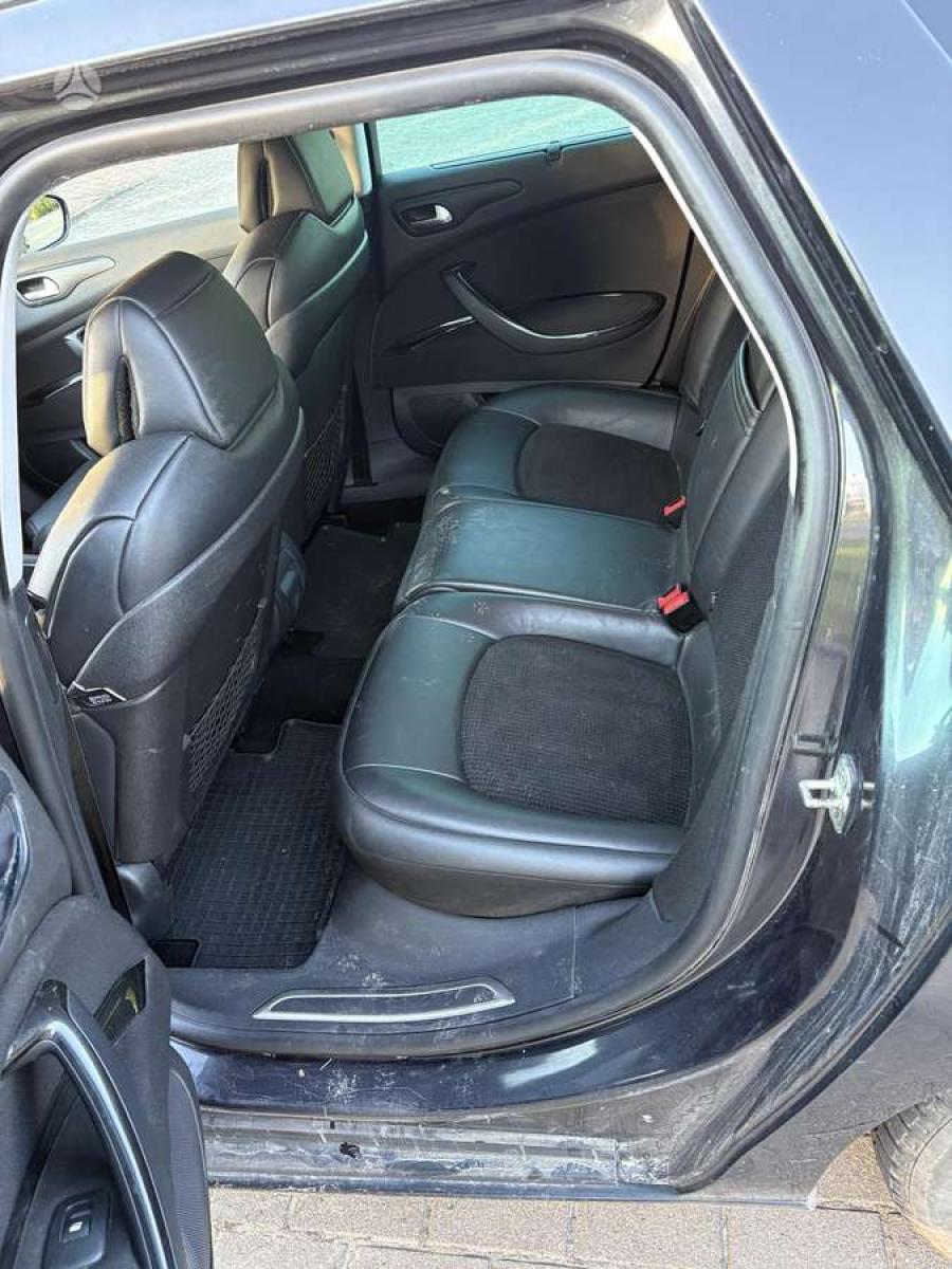 Melns Citroen C5 2011 Viļņa, ar dzinēja tilpumu 2.00 L un nobraukumu 254 tūkst. km par 3500 €, foto 3 vietnē AUTOMOTO.COM.LV