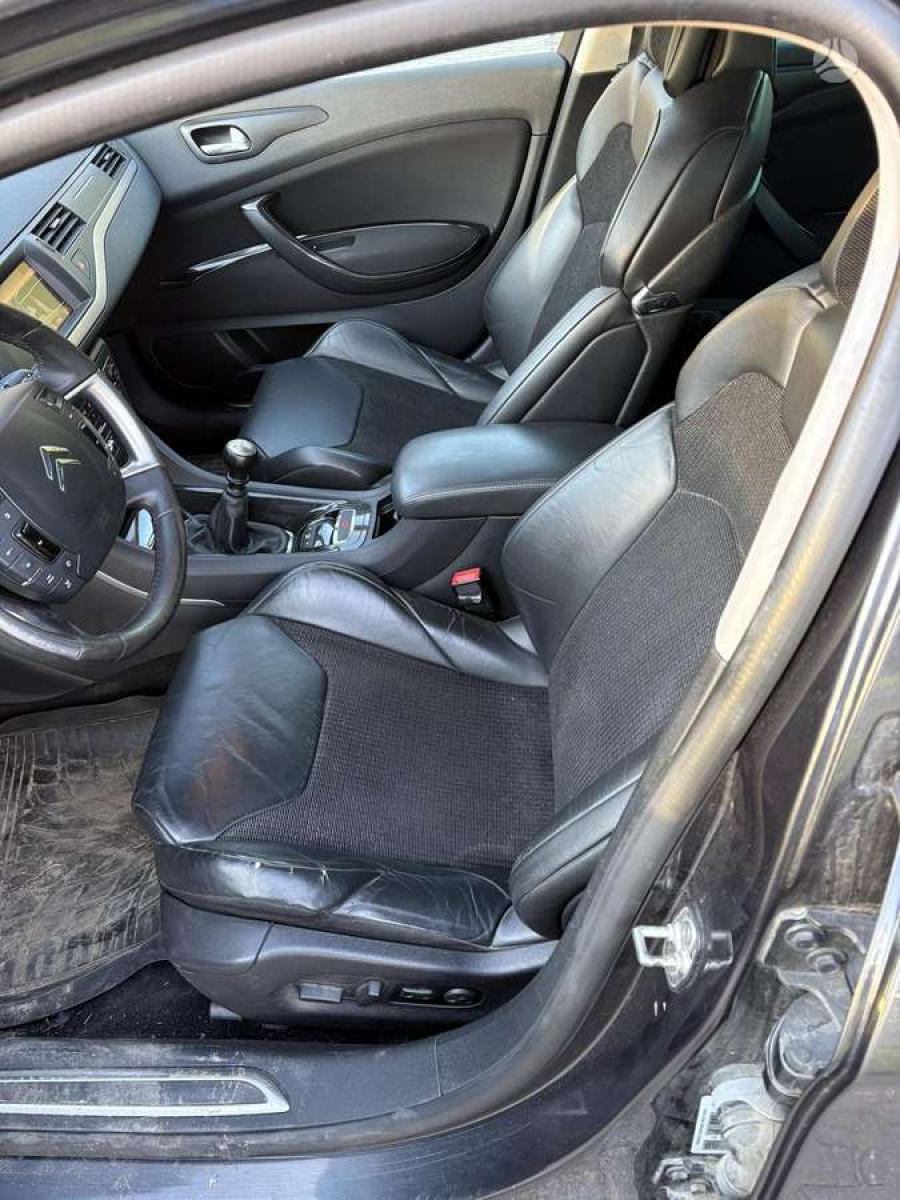 Melns Citroen C5 2011 Viļņa, ar dzinēja tilpumu 2.00 L un nobraukumu 254 tūkst. km par 3500 €, foto 4 vietnē AUTOMOTO.COM.LV