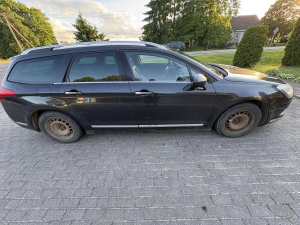 Black Citroen C5 2011 in Vilnius, with an engine capacity of 2.00 L and mileage of 254 thousand km for 3500 €, photo 6 on AUTOMOTO.COM.LV