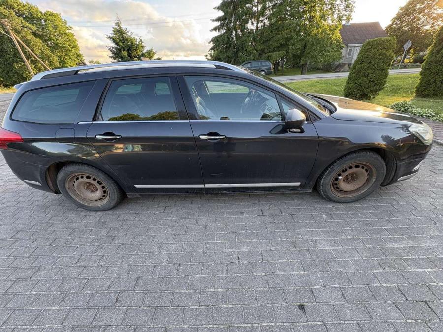 Melns Citroen C5 2011 Viļņa, ar dzinēja tilpumu 2.00 L un nobraukumu 254 tūkst. km par 3500 €, foto 7 vietnē AUTOMOTO.COM.LV