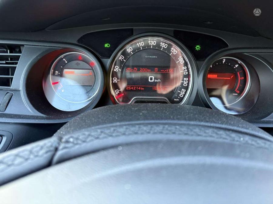 Melns Citroen C5 2011 Viļņa, ar dzinēja tilpumu 2.00 L un nobraukumu 254 tūkst. km par 3500 €, foto 8 vietnē AUTOMOTO.COM.LV
