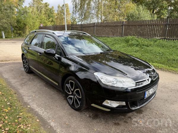 Black Citroen C5 2011 in Riga, with an engine capacity of 1.60 L and mileage of 176 thousand km for 5200 €, photo 1 on AUTOMOTO.COM.LV