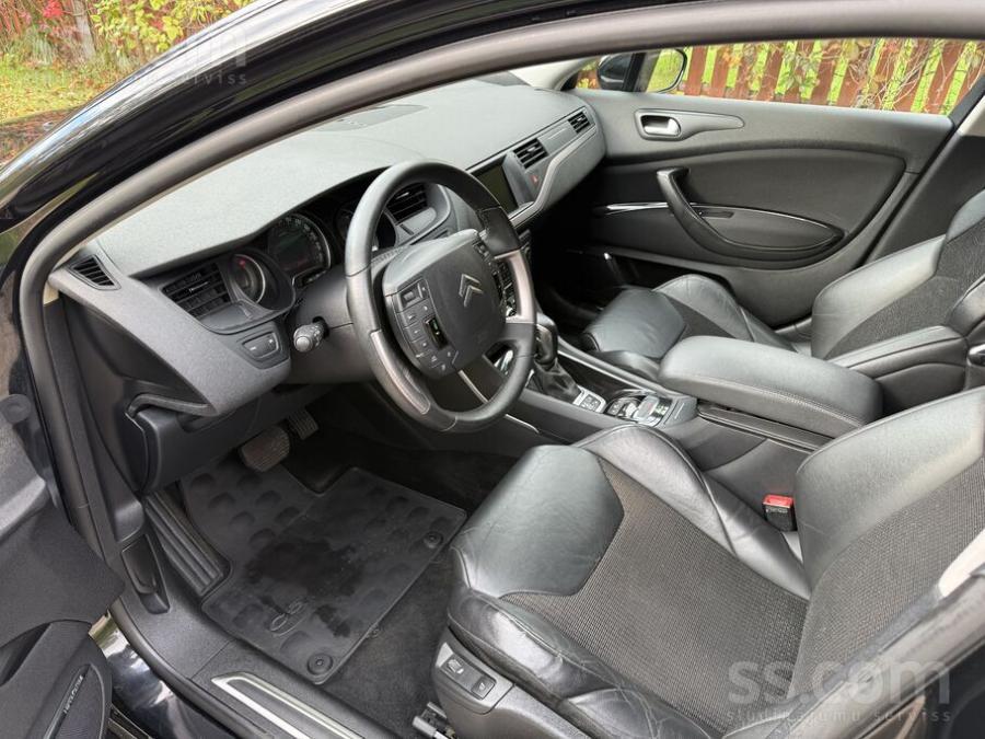 Melns Citroen C5 2011 Rīga, ar dzinēja tilpumu 1.60 L un nobraukumu 176 tūkst. km par 5200 €, foto 6 vietnē AUTOMOTO.COM.LV
