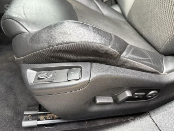 Black Citroen C5 2011 in Riga, with an engine capacity of 1.60 L and mileage of 176 thousand km for 5200 €, photo 8 on AUTOMOTO.COM.LV