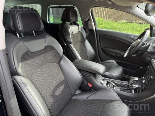 Black Citroen C5 2011 in Riga, with an engine capacity of 1.60 L and mileage of 176 thousand km for 5200 €, photo 11 on AUTOMOTO.COM.LV
