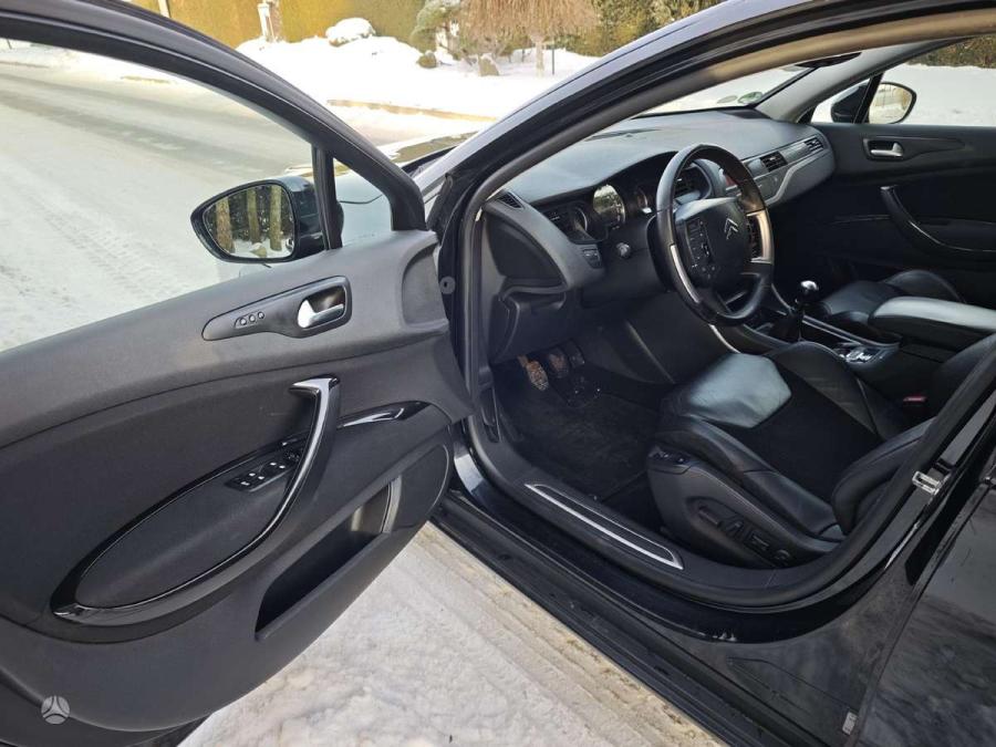 Black Citroen C5 2012 in Kedainiai, with an engine capacity of 2.00 L and mileage of 251 thousand km for 4200 €, photo 17 on AUTOMOTO.COM.LV