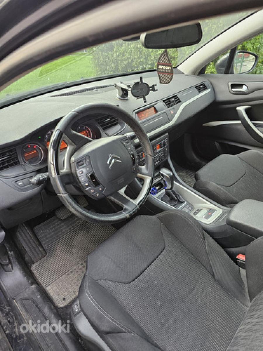Melns Citroen C5 2012 Tallina, ar dzinēja tilpumu 2.00 L un nobraukumu 360 tūkst. km par 3500 €, foto 8 vietnē AUTOMOTO.COM.LV
