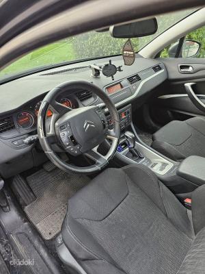 Melns Citroen C5 2012 Tallina, ar dzinēja tilpumu 2.00 L un nobraukumu 360 tūkst. km par 3500 €, foto 16 vietnē AUTOMOTO.COM.LV