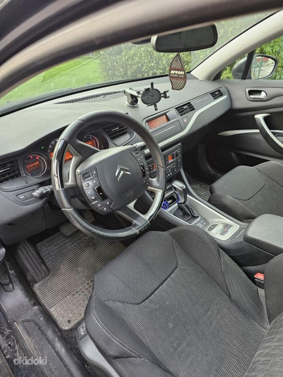 Melns Citroen C5 2012 Tallina, ar dzinēja tilpumu 2.00 L un nobraukumu 360 tūkst. km par 3500 €, foto 16 vietnē AUTOMOTO.COM.LV