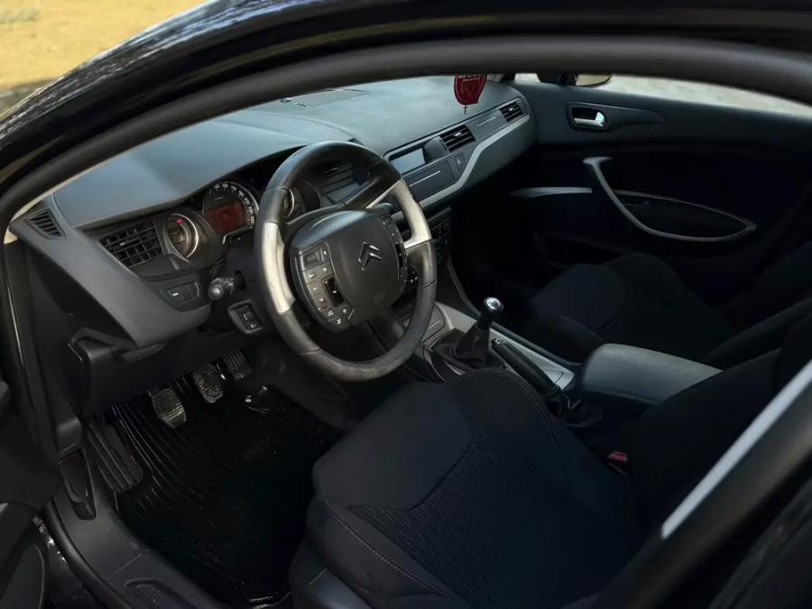 Melns Citroen C5 2012 Rīga, ar dzinēja tilpumu 1.60 L un nobraukumu 296 tūkst. km par 2100 €, foto 9 vietnē AUTOMOTO.COM.LV