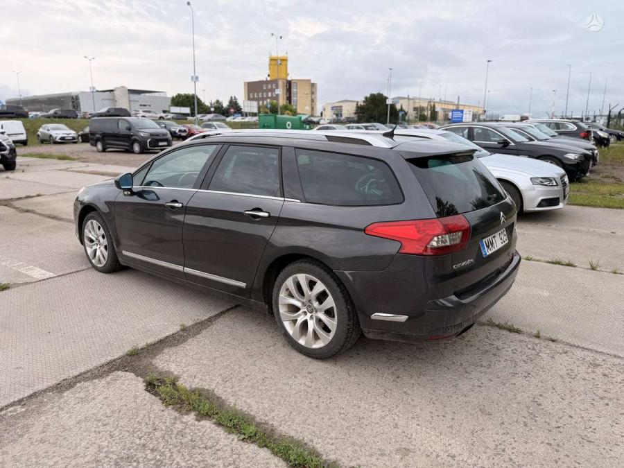 Melns Citroen C5 2012 Kauņa, ar dzinēja tilpumu 2.18 L un nobraukumu 320 tūkst. km par 3000 €, foto 4 vietnē AUTOMOTO.COM.LV