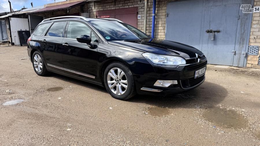 Black Citroen C5 2012 in Vilnius, with an engine capacity of 2.00 L and mileage of 259 thousand km for 3000 €, photo 3 on AUTOMOTO.COM.LV
