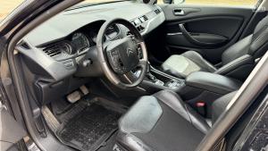 Black Citroen C5 2012 in Vilnius, with an engine capacity of 2.00 L and mileage of 259 thousand km for 3000 €, photo 8 on AUTOMOTO.COM.LV