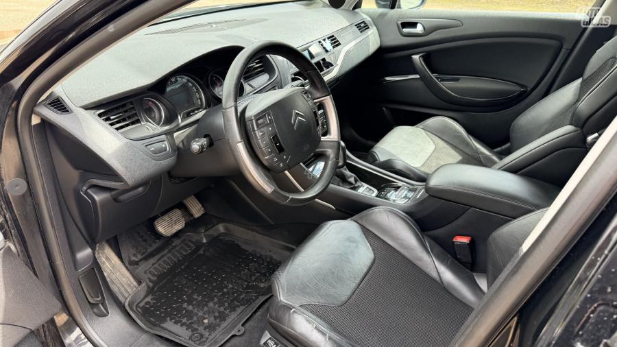 Black Citroen C5 2012 in Vilnius, with an engine capacity of 2.00 L and mileage of 259 thousand km for 3000 €, photo 8 on AUTOMOTO.COM.LV