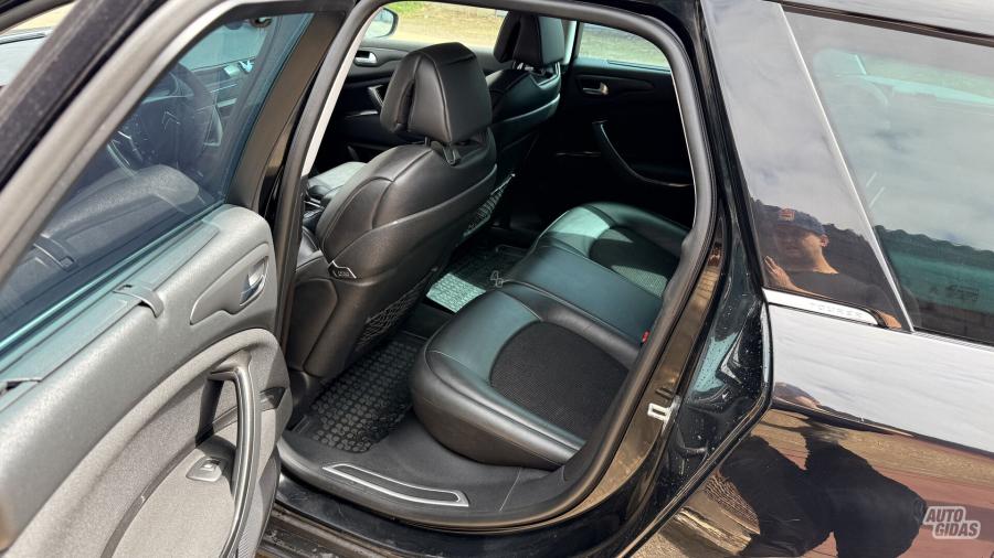 Black Citroen C5 2012 in Vilnius, with an engine capacity of 2.00 L and mileage of 259 thousand km for 3000 €, photo 12 on AUTOMOTO.COM.LV