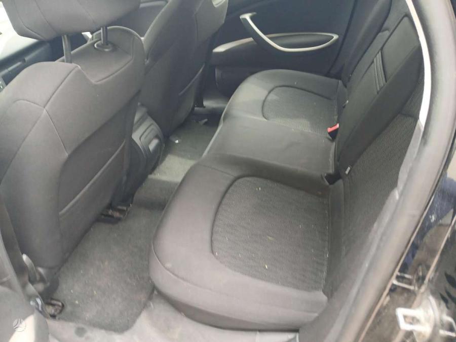 Black Citroen C5 2012 in Taurage, with an engine capacity of 2.00 L and mileage of 306 thousand km for 2150 €, photo 7 on AUTOMOTO.COM.LV