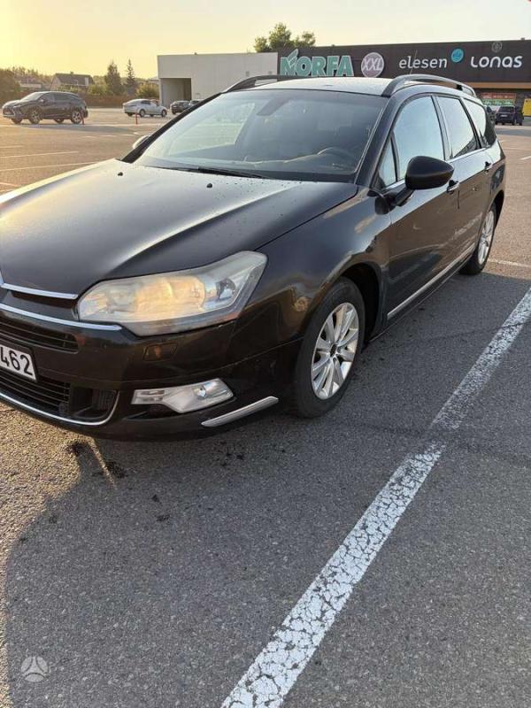 Black Citroen C5 2012 in Jonava, with an engine capacity of 1.60 L and mileage of 403 thousand km for 1900 €, photo 2 on AUTOMOTO.COM.LV