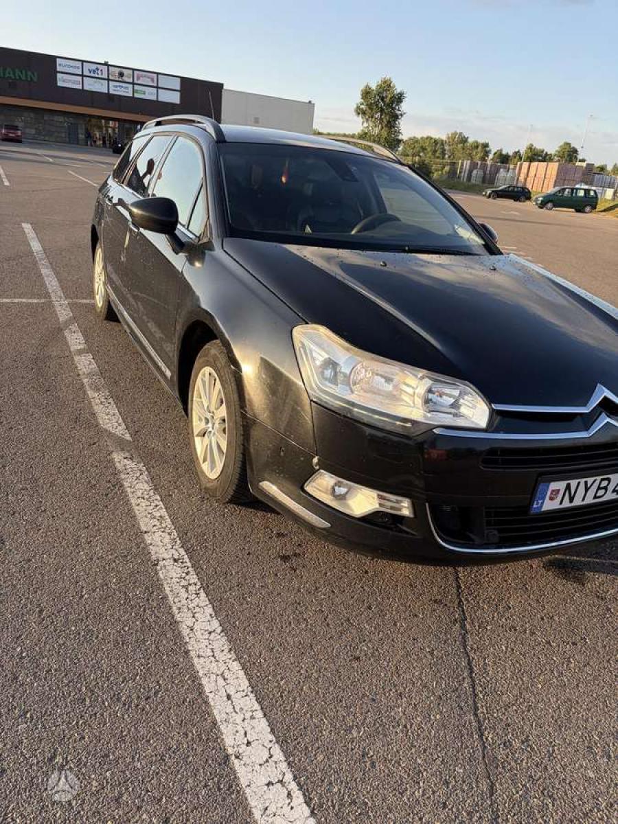 Melns Citroen C5 2012 Jonava, ar dzinēja tilpumu 1.60 L un nobraukumu 403 tūkst. km par 1900 €, foto 4 vietnē AUTOMOTO.COM.LV