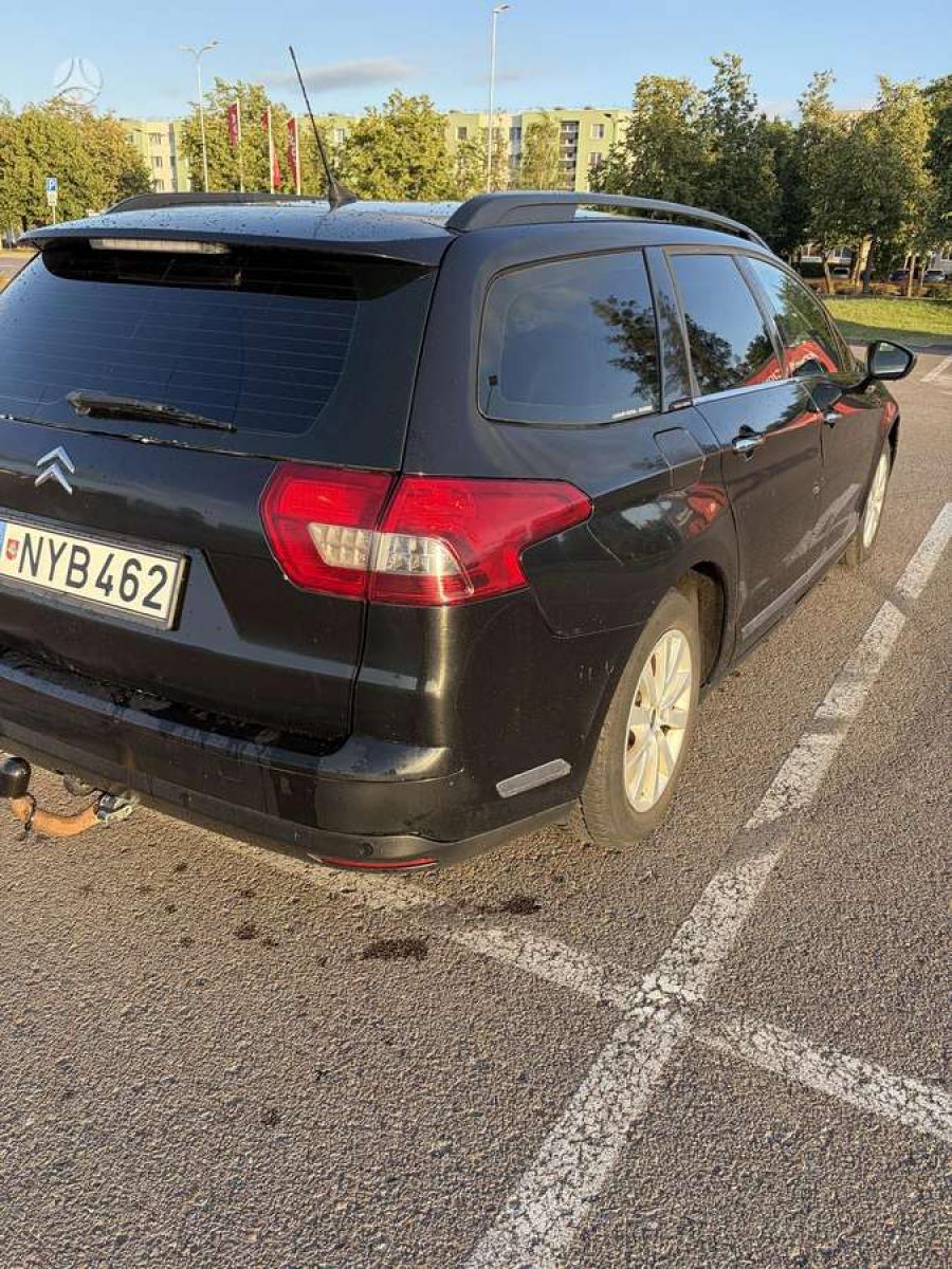 Melns Citroen C5 2012 Jonava, ar dzinēja tilpumu 1.60 L un nobraukumu 403 tūkst. km par 1900 €, foto 6 vietnē AUTOMOTO.COM.LV