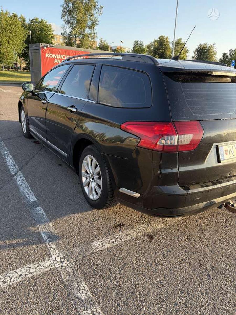 Melns Citroen C5 2012 Jonava, ar dzinēja tilpumu 1.60 L un nobraukumu 403 tūkst. km par 1900 €, foto 8 vietnē AUTOMOTO.COM.LV