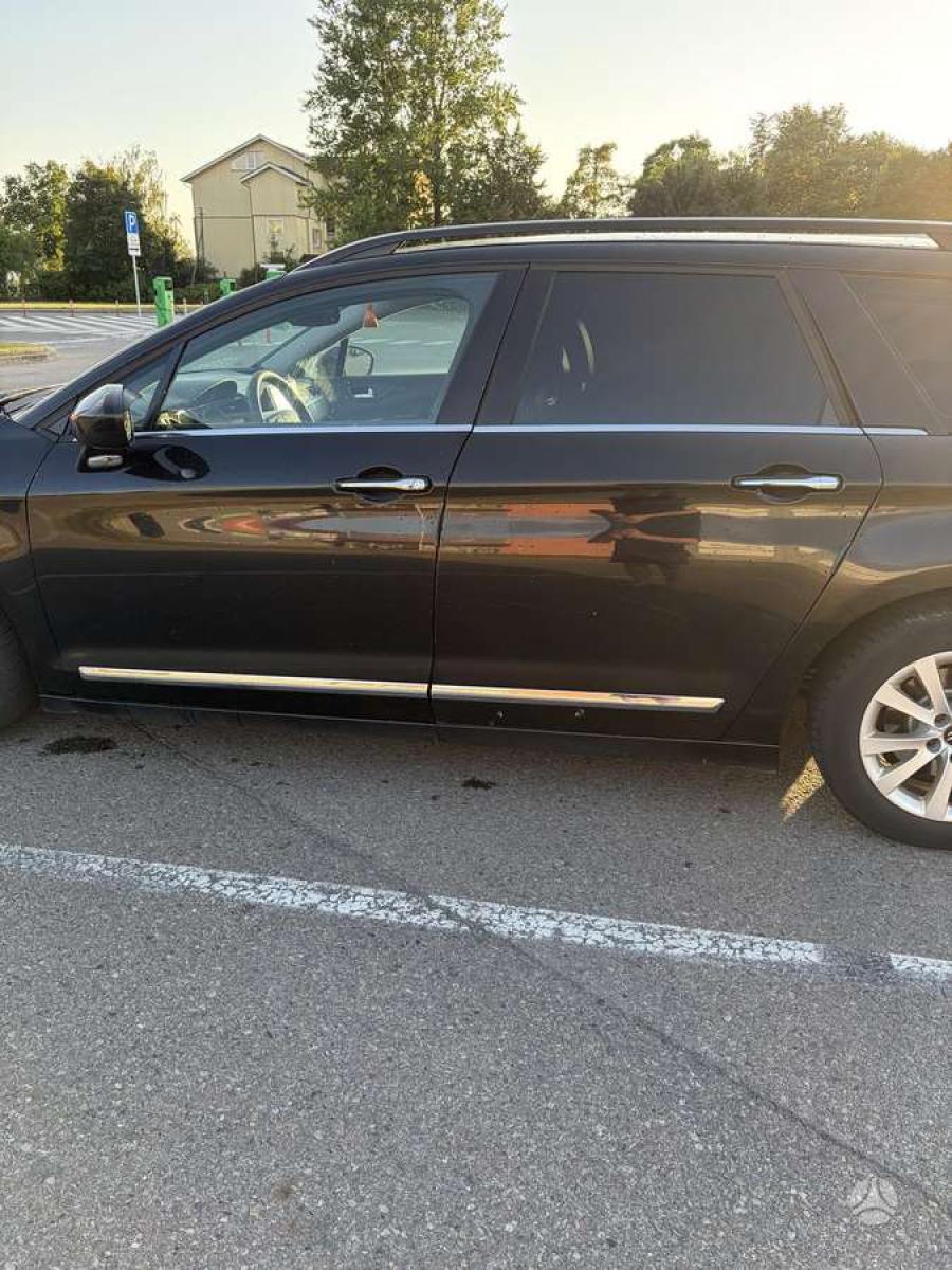 Melns Citroen C5 2012 Jonava, ar dzinēja tilpumu 1.60 L un nobraukumu 403 tūkst. km par 1900 €, foto 9 vietnē AUTOMOTO.COM.LV