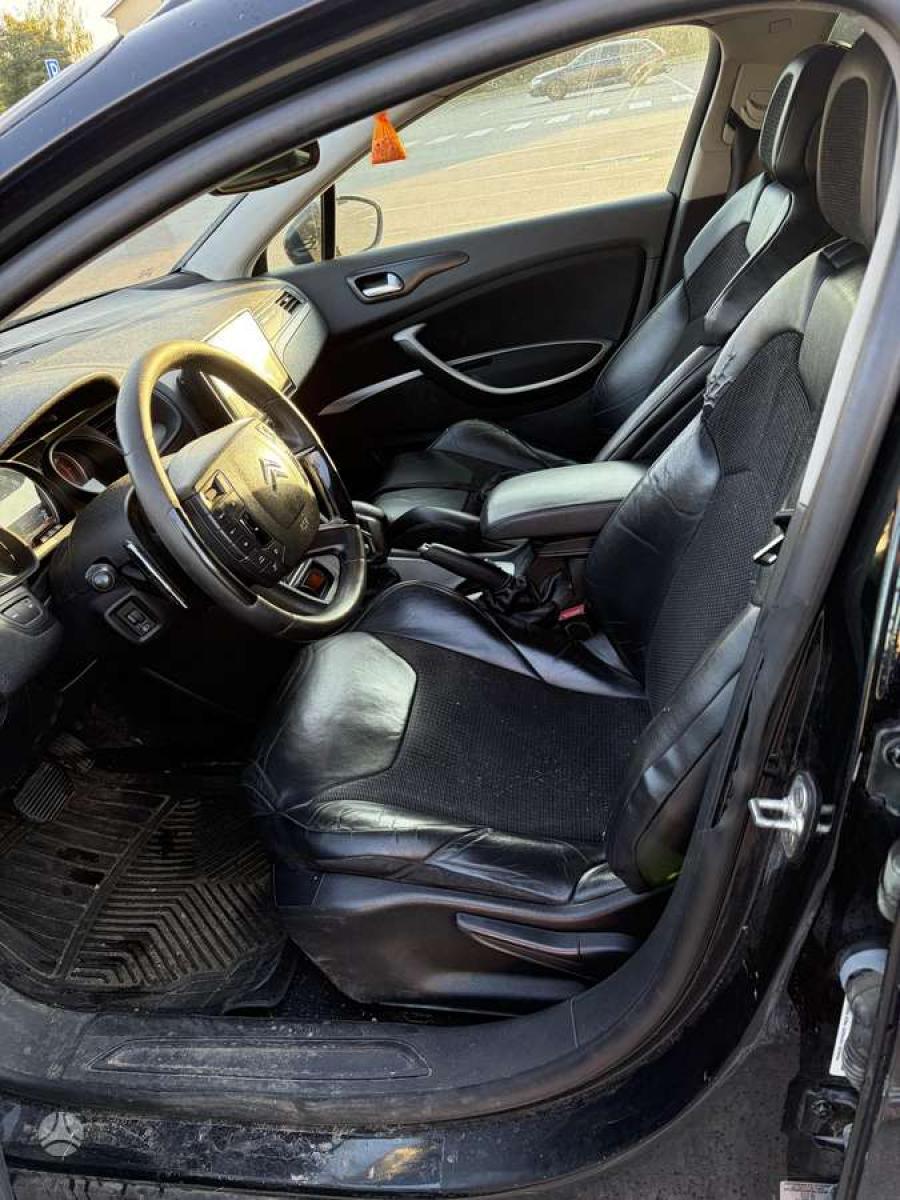 Melns Citroen C5 2012 Jonava, ar dzinēja tilpumu 1.60 L un nobraukumu 403 tūkst. km par 1900 €, foto 11 vietnē AUTOMOTO.COM.LV