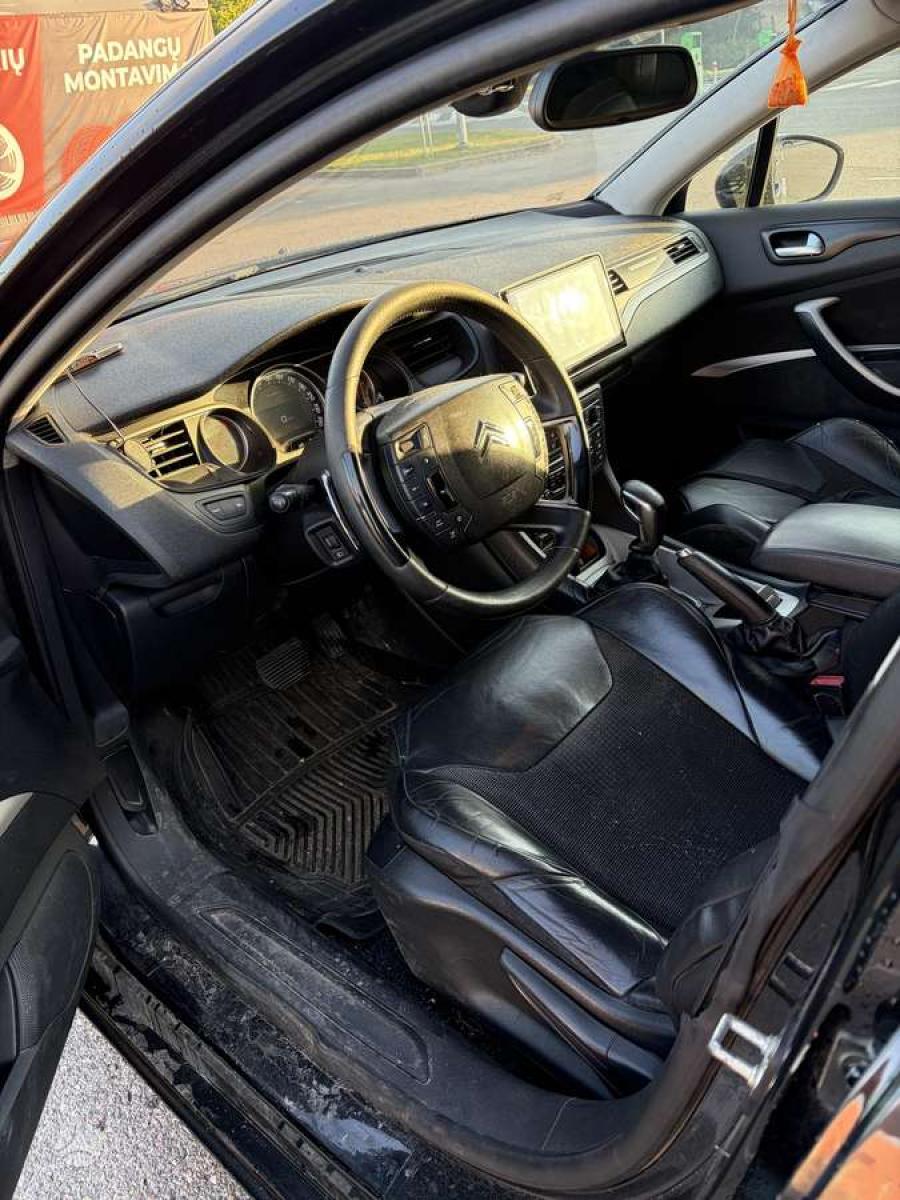 Melns Citroen C5 2012 Jonava, ar dzinēja tilpumu 1.60 L un nobraukumu 403 tūkst. km par 1900 €, foto 12 vietnē AUTOMOTO.COM.LV
