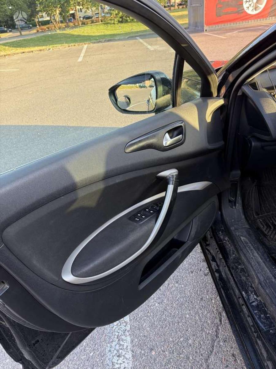 Melns Citroen C5 2012 Jonava, ar dzinēja tilpumu 1.60 L un nobraukumu 403 tūkst. km par 1900 €, foto 13 vietnē AUTOMOTO.COM.LV