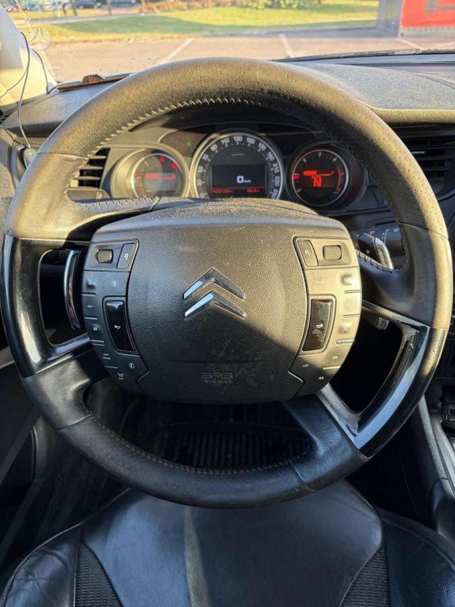 Melns Citroen C5 2012 Jonava, ar dzinēja tilpumu 1.60 L un nobraukumu 403 tūkst. km par 1900 €, foto 14 vietnē AUTOMOTO.COM.LV