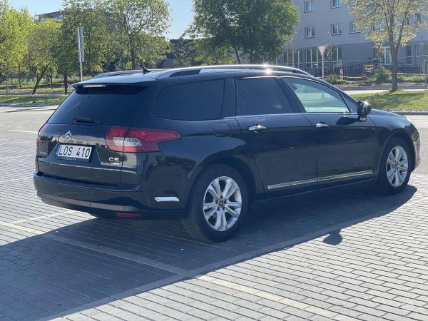 Black Citroen C5 2012 in Kaunas, with an engine capacity of 1.56 L and mileage of 338 thousand km for 1499 €, photo 6 on AUTOMOTO.COM.LV