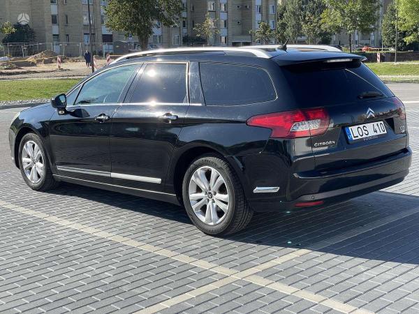 Black Citroen C5 2012 in Kaunas, with an engine capacity of 1.56 L and mileage of 338 thousand km for 1499 €, photo 8 on AUTOMOTO.COM.LV