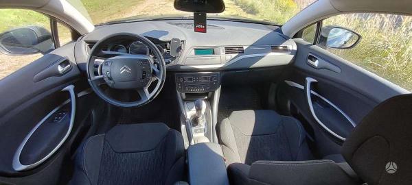 Ситроен С5 2012 в Вильнюс на AUTOMOTO.COM.LV Черный Ситроен С5 2012 в Вильнюс, объемом двигателя 1.60 л и пробегом 225 тыс. км за 2890 €, фото 9 на AUTOMOTO.COM.LV